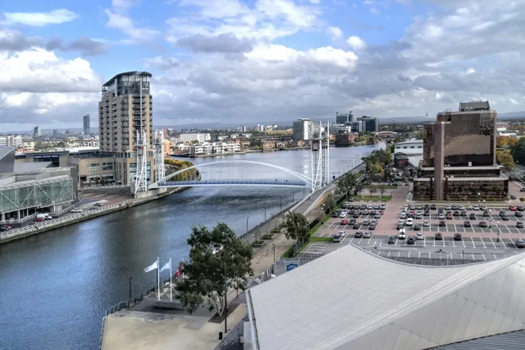 Salford Quays lift bridge攻略及週邊必遊景點推薦｜雄獅旅遊